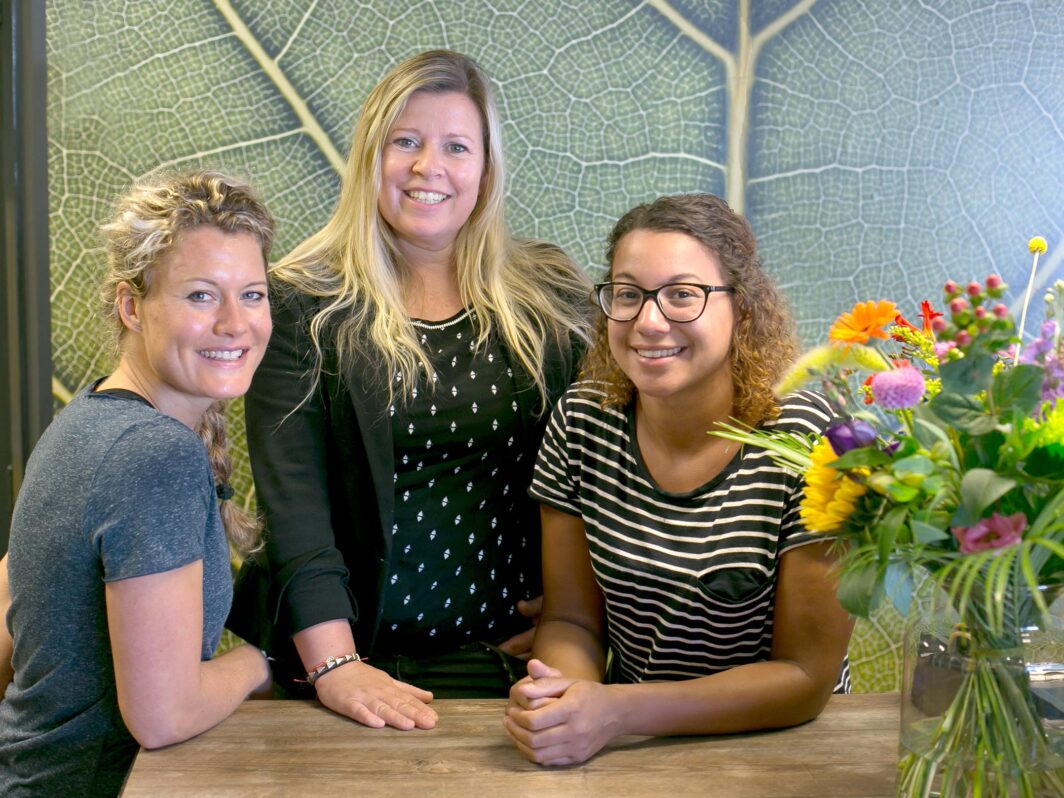 rouwboeket met lint | TOP rouwstuk | witte rouwboeketten, uitvaart ...